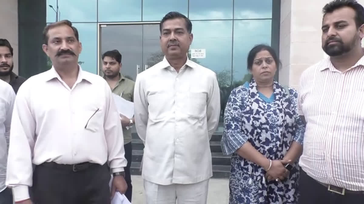 भाजपा विधायक आदेश और उनकी भांजी समेत 05 को सजा, सामने आई पुलिस बर्बरता ...